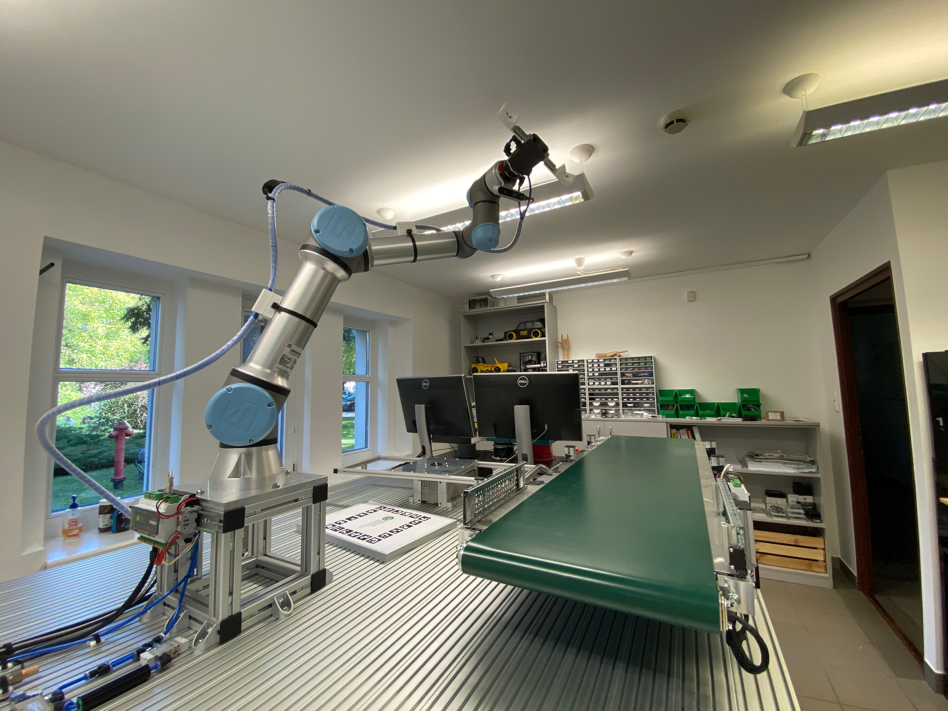 Universal Robots UR5e robotkar érkezett az ipari automatizálási központba